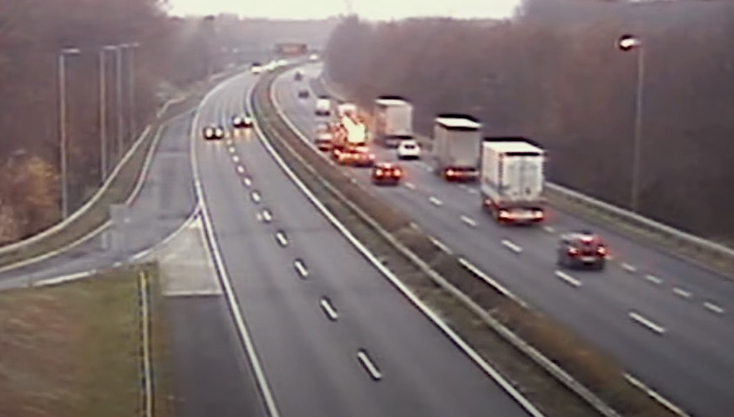 Video: Krasse Unaufmerksamkeit auf der Autobahn M1 | Ungarn-TV.com ...