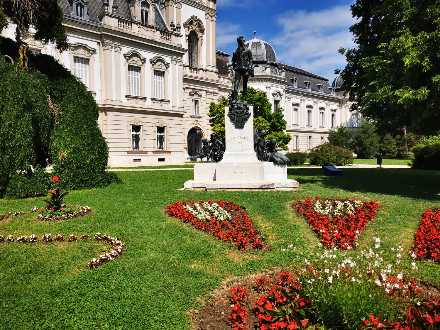 Die besondere Geschichte der Bibliothek im Schloss Festetics | Ungarn ...