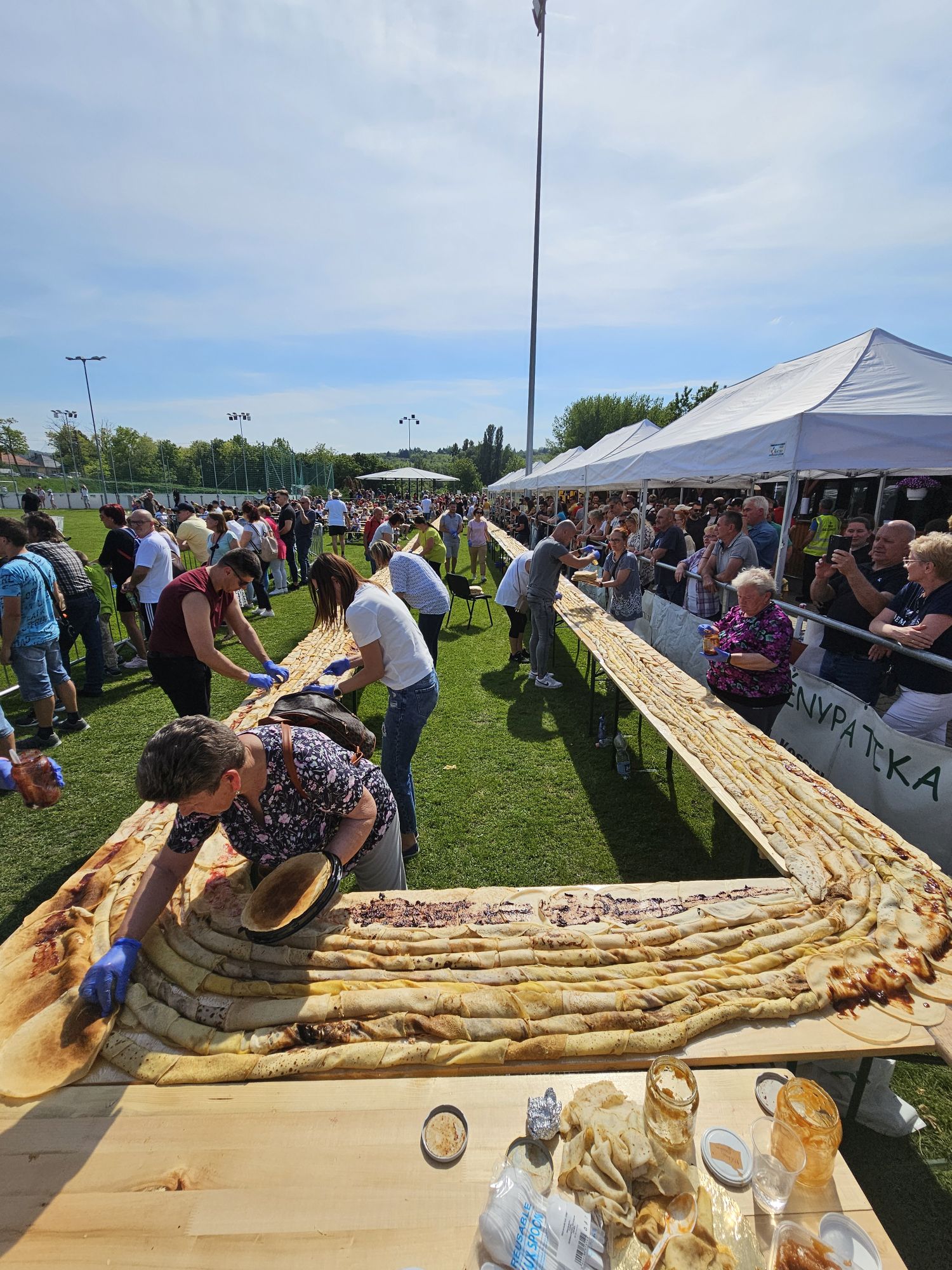 740 Meter Palatschinken in Nyúl | Ungarn-TV.com | Reisemagazin ...